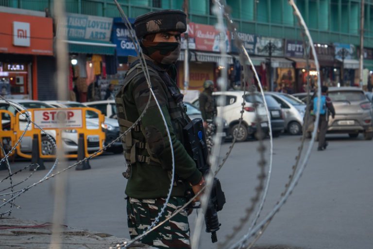 Police conduct surprise checks in Lal Chowk amid security alerts | Free ...