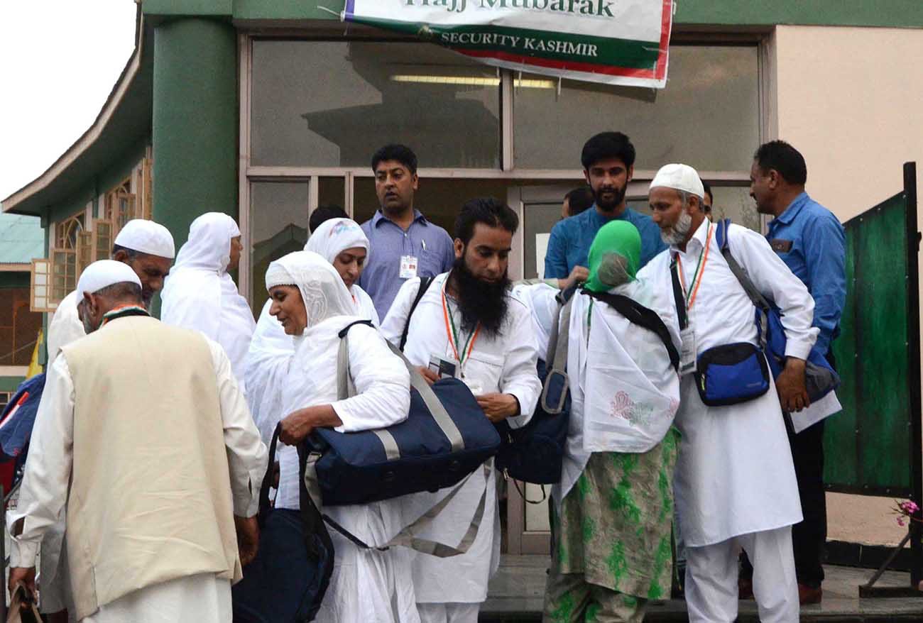 Flight disruptions leave JK umrah pilgrims awaiting return | Free Press ...